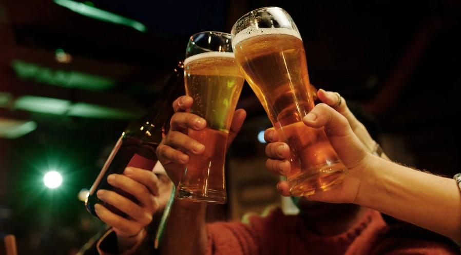 Top 10 Best Pubs in Cornwall for Drinks, Food & Views – South West Mag