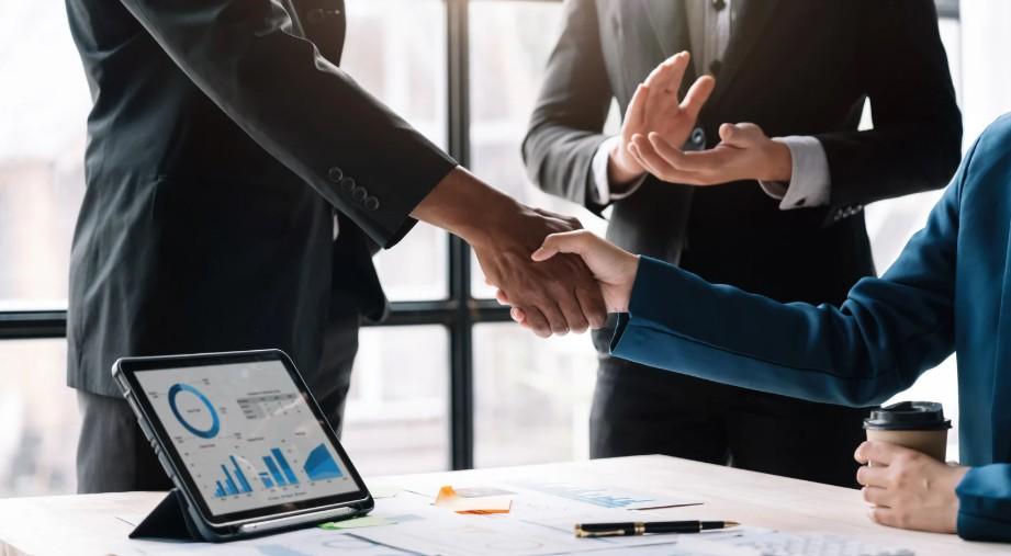 Critical Contract Clauses That Protect Business Buyers and Sellers